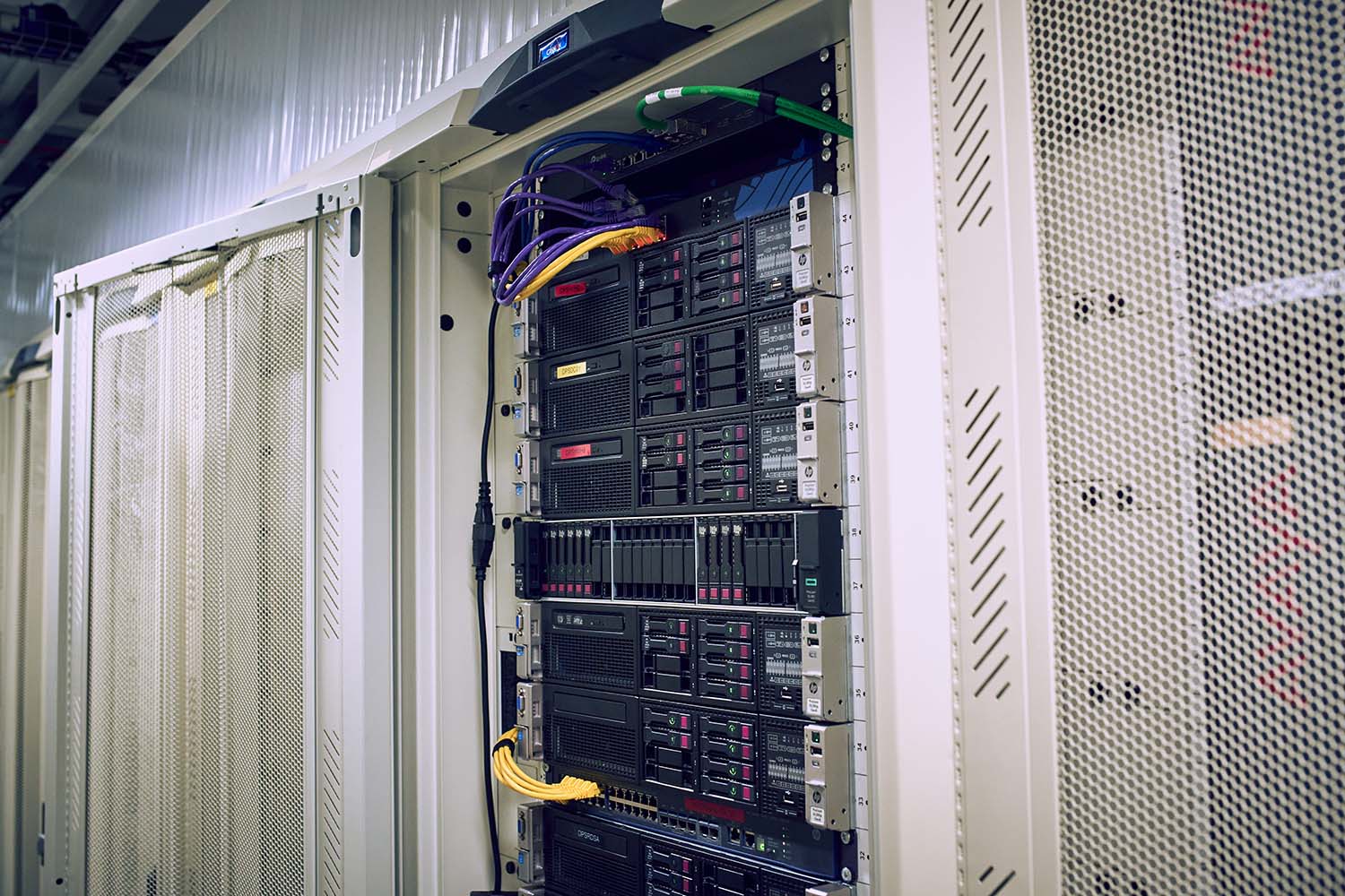 Colocation. What it is and example use cases at Datanet